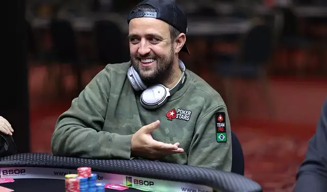 André Akkari comenta reconhecimento do poker no Brasil